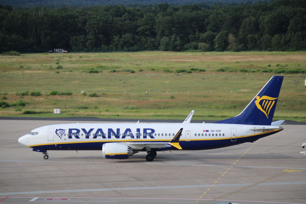9H-VUP | Plane Spotters - Aircraft Information